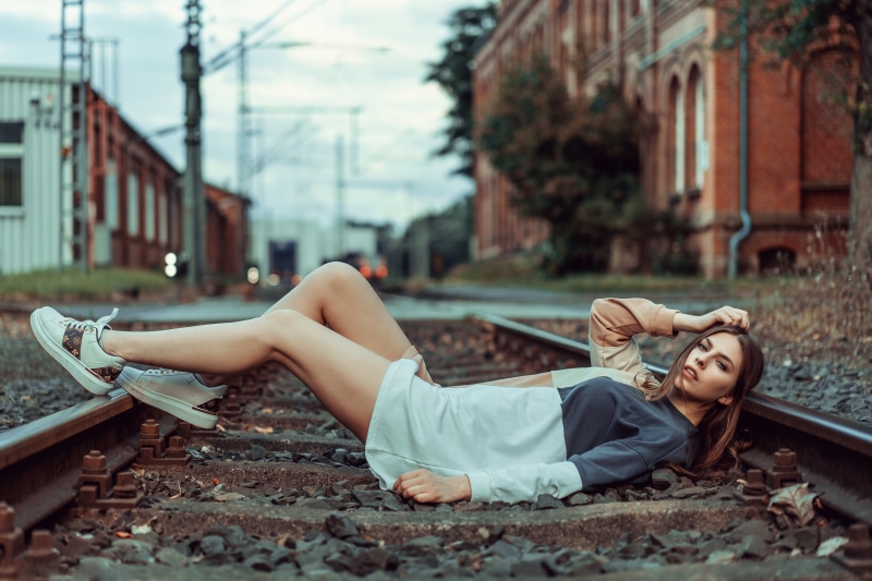 4k Beatrice Rogall Rails Lying Down Legs Dress Glance Model Hd