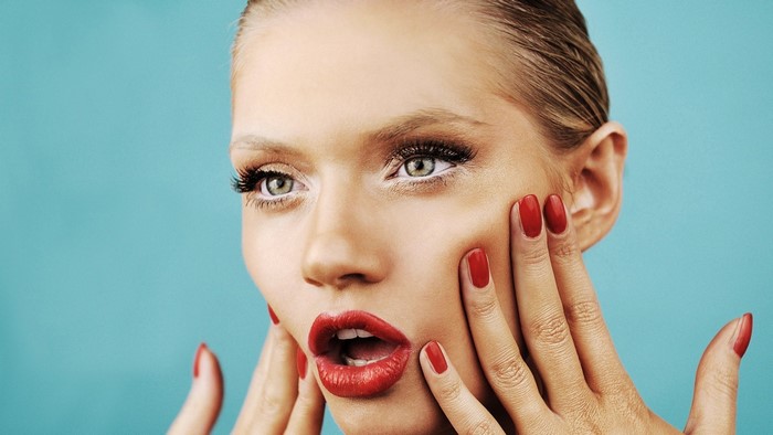 1920x1080 Women Blonde Face Model Green Eyes Red Lipstick Red Nails