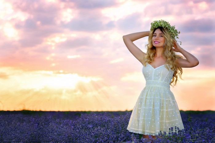 4k 5k Fields Lavandula Pose Dress Hands Wreath Blonde Girl Hd
